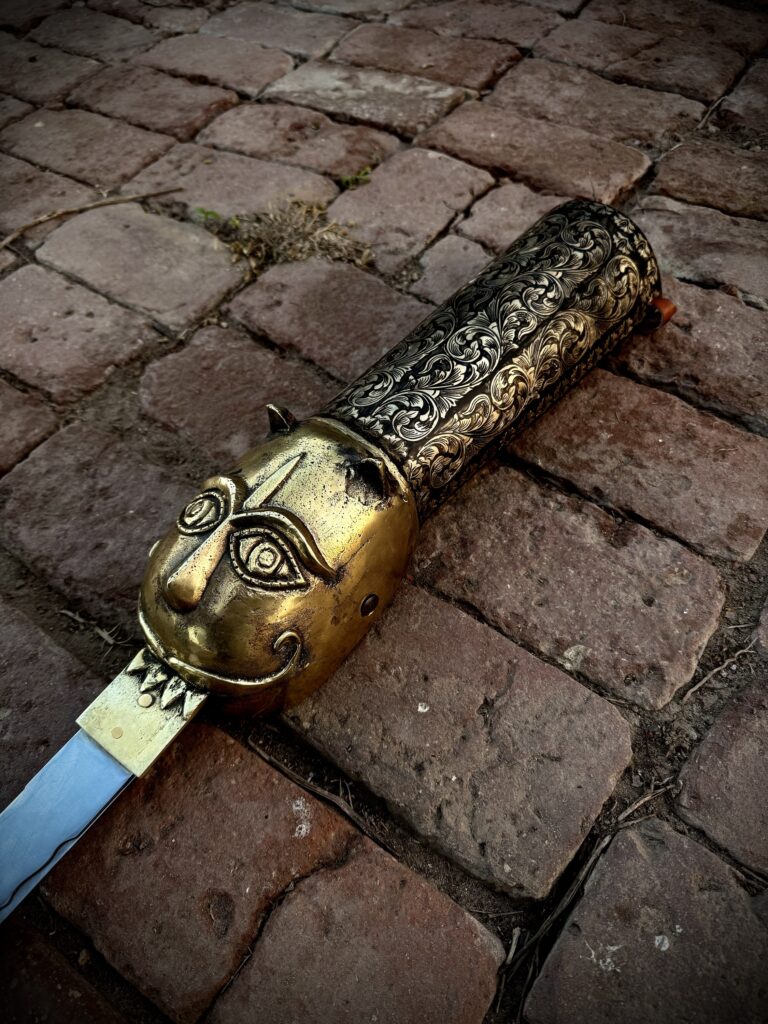 Commission gauntlet sword for accomplished ship946 – Coldclaw_blades